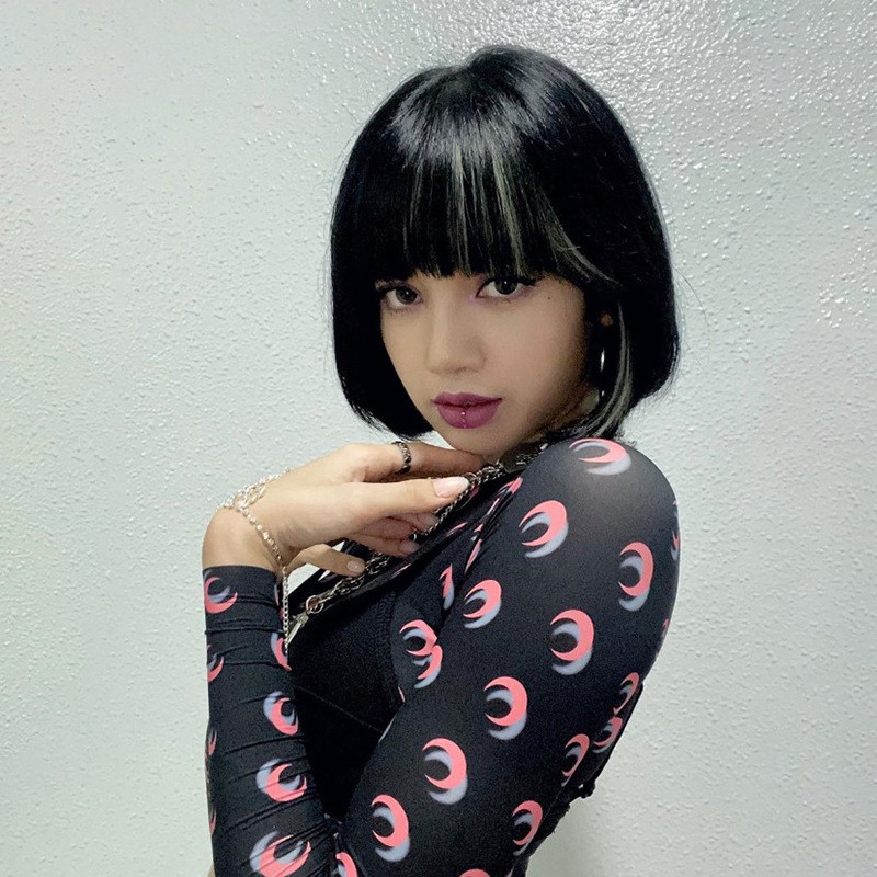 ចូលចិត្តអាវ Crop Top! តោះមកសាកលេងម៉ូតប្លែកៗតាម Lisa